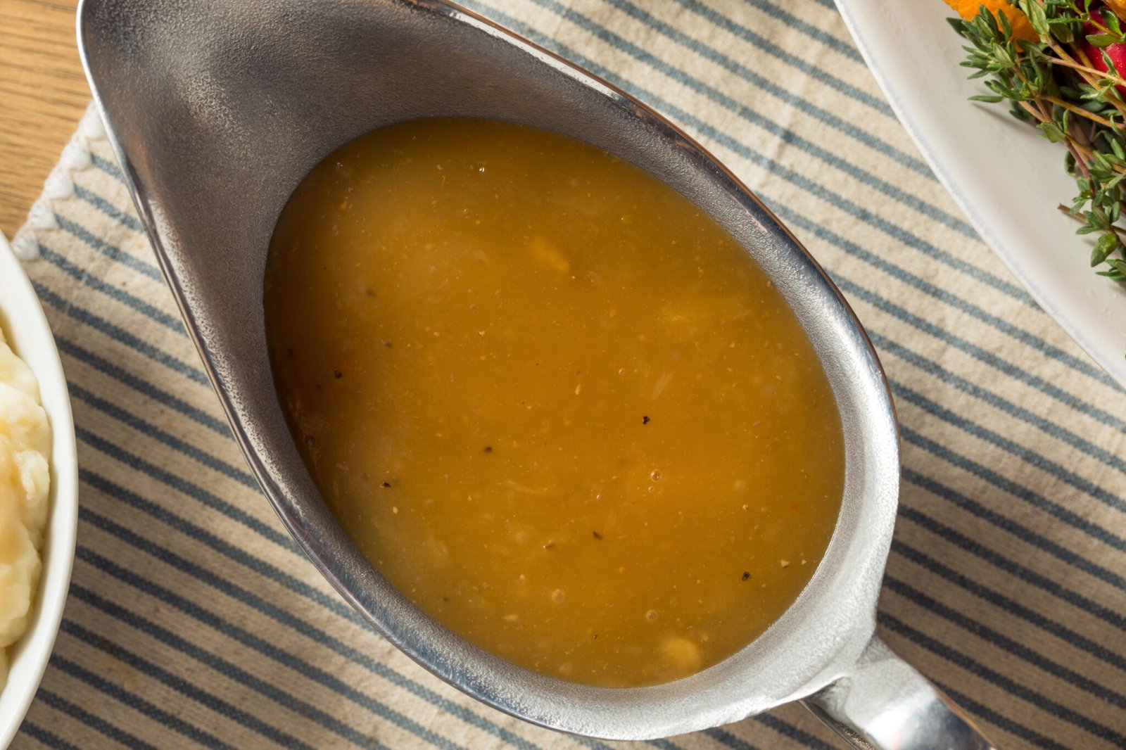 Savory Homemade Gravy Recipe - saucefreaks.com